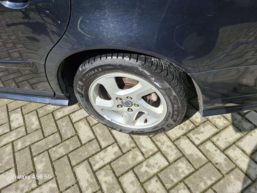 Black Volvo V50 2010 in Pasvalys, with an engine capacity of 1.56 L and mileage of 256 thousand km for 2900 €, photo 6 on AUTOMOTO.COM.LV