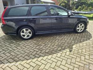 Black Volvo V50 2010 in Pasvalys, with an engine capacity of 1.56 L and mileage of 256 thousand km for 2900 €, photo 11 on AUTOMOTO.COM.LV