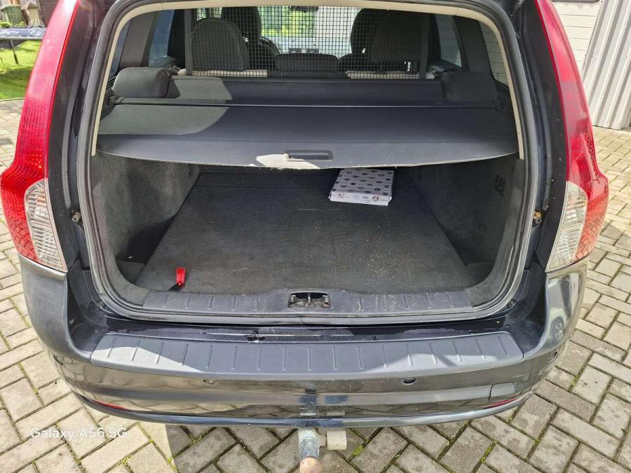 Black Volvo V50 2010 in Pasvalys, with an engine capacity of 1.56 L and mileage of 256 thousand km for 2900 €, photo 16 on AUTOMOTO.COM.LV