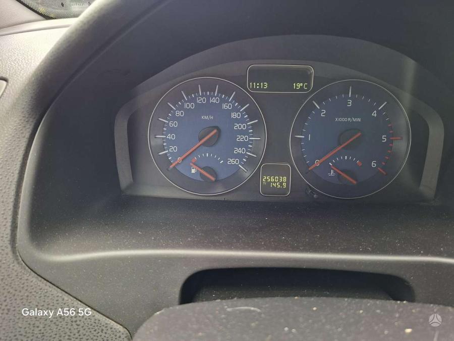 Black Volvo V50 2010 in Pasvalys, with an engine capacity of 1.56 L and mileage of 256 thousand km for 2900 €, photo 18 on AUTOMOTO.COM.LV