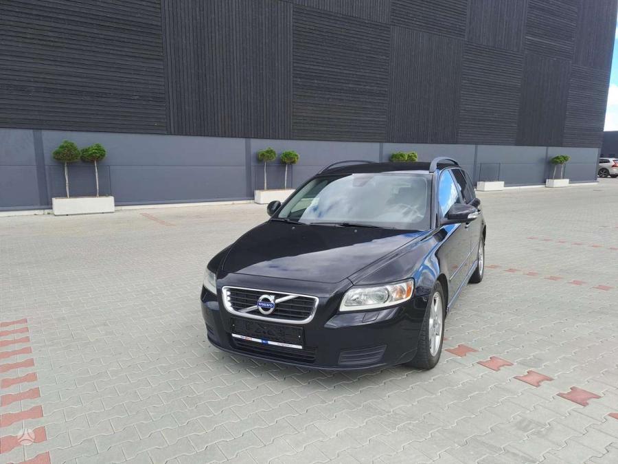 Melns Volvo V50 2010 Šauļi, ar dzinēja tilpumu 1.56 L un nobraukumu 245 tūkst. km par 3300 €, foto 3 vietnē AUTOMOTO.COM.LV