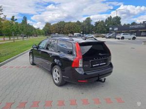 Melns Volvo V50 2010 Šauļi, ar dzinēja tilpumu 1.56 L un nobraukumu 245 tūkst. km par 3300 €, foto 5 vietnē AUTOMOTO.COM.LV