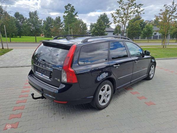Black Volvo V50 2010 in Siauliai, with an engine capacity of 1.56 L and mileage of 245 thousand km for 3300 €, photo 6 on AUTOMOTO.COM.LV