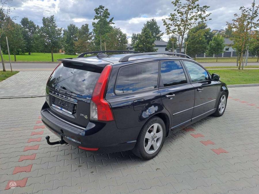 Melns Volvo V50 2010 Šauļi, ar dzinēja tilpumu 1.56 L un nobraukumu 245 tūkst. km par 3300 €, foto 6 vietnē AUTOMOTO.COM.LV