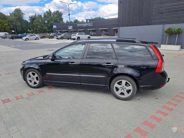 Black Volvo V50 2010 in Siauliai, with an engine capacity of 1.56 L and mileage of 245 thousand km for 3300 €, photo 8 on AUTOMOTO.COM.LV