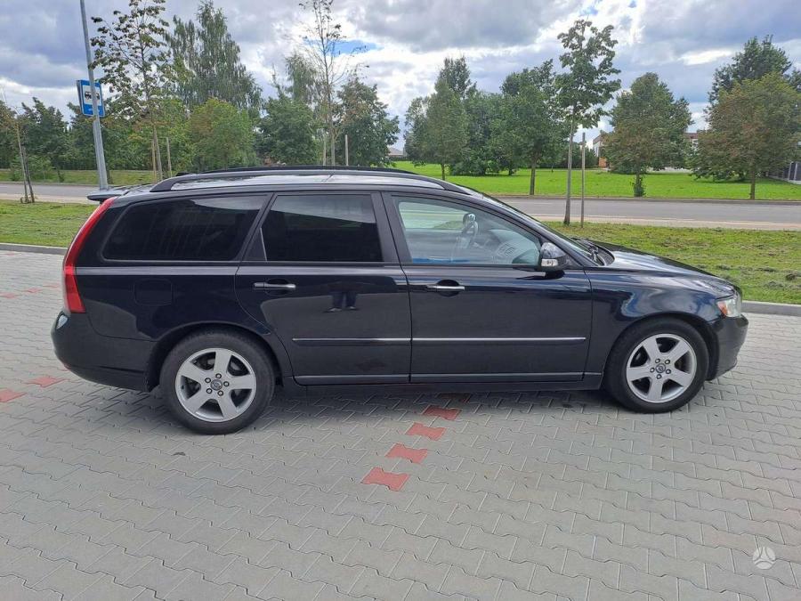 Melns Volvo V50 2010 Šauļi, ar dzinēja tilpumu 1.56 L un nobraukumu 245 tūkst. km par 3300 €, foto 9 vietnē AUTOMOTO.COM.LV