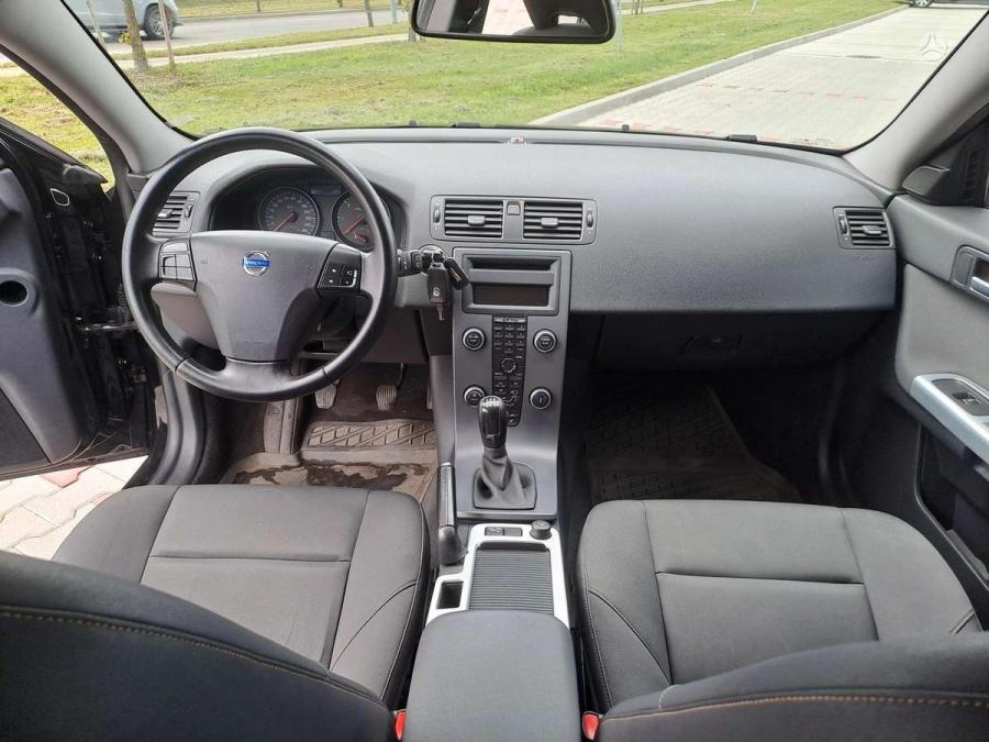 Melns Volvo V50 2010 Šauļi, ar dzinēja tilpumu 1.56 L un nobraukumu 245 tūkst. km par 3300 €, foto 13 vietnē AUTOMOTO.COM.LV