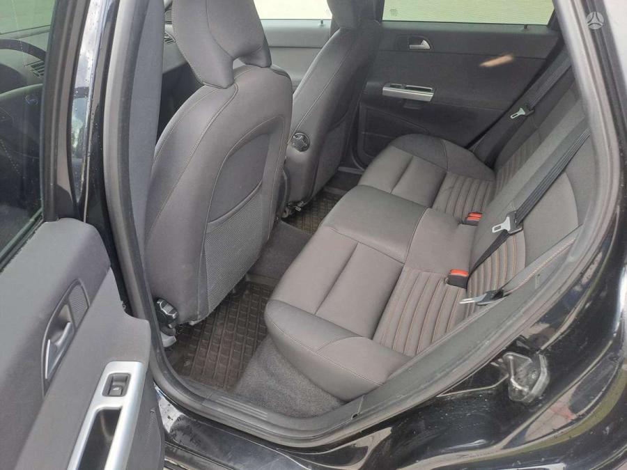 Melns Volvo V50 2010 Šauļi, ar dzinēja tilpumu 1.56 L un nobraukumu 245 tūkst. km par 3300 €, foto 15 vietnē AUTOMOTO.COM.LV