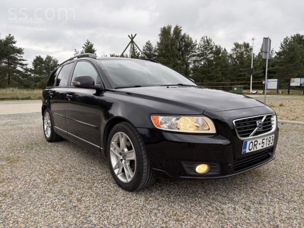 Melns Volvo V50 2010 Rīga, ar dzinēja tilpumu 1.60 L un nobraukumu 304 tūkst. km par 2950 €, foto 1 vietnē AUTOMOTO.COM.LV