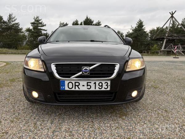 Melns Volvo V50 2010 Rīga, ar dzinēja tilpumu 1.60 L un nobraukumu 304 tūkst. km par 2950 €, foto 3 vietnē AUTOMOTO.COM.LV
