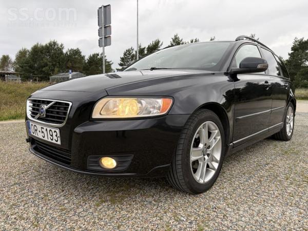 Melns Volvo V50 2010 Rīga, ar dzinēja tilpumu 1.60 L un nobraukumu 304 tūkst. km par 2950 €, foto 4 vietnē AUTOMOTO.COM.LV