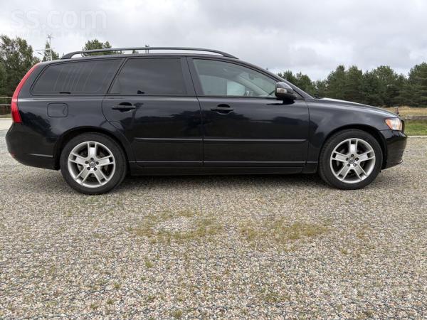 Melns Volvo V50 2010 Rīga, ar dzinēja tilpumu 1.60 L un nobraukumu 304 tūkst. km par 2950 €, foto 6 vietnē AUTOMOTO.COM.LV