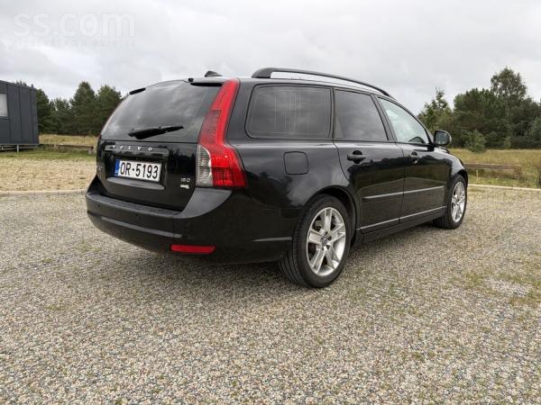 Melns Volvo V50 2010 Rīga, ar dzinēja tilpumu 1.60 L un nobraukumu 304 tūkst. km par 2950 €, foto 8 vietnē AUTOMOTO.COM.LV