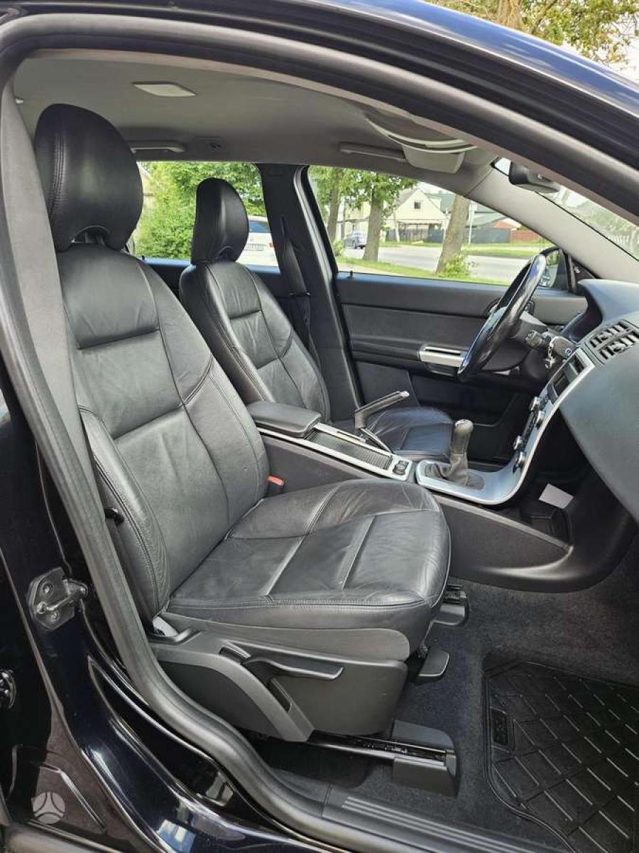 Melns Volvo V50 2010 Šauļi, ar dzinēja tilpumu 1.56 L un nobraukumu 207 tūkst. km par 3500 €, foto 15 vietnē AUTOMOTO.COM.LV