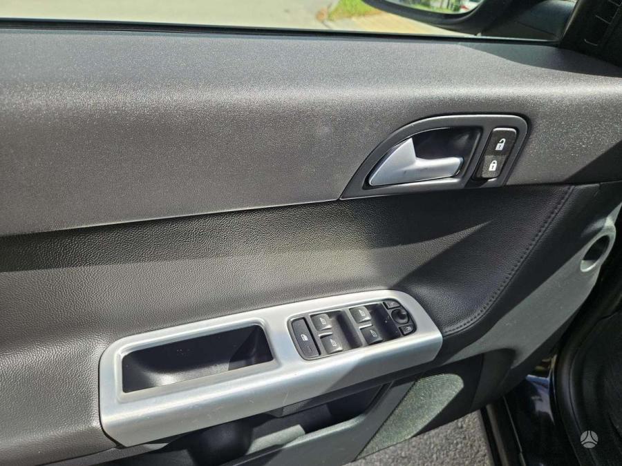 Melns Volvo V50 2010 Šauļi, ar dzinēja tilpumu 1.56 L un nobraukumu 207 tūkst. km par 3500 €, foto 21 vietnē AUTOMOTO.COM.LV