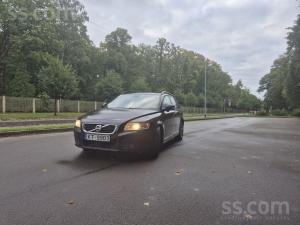 Black Volvo V50 2010 in Riga, with an engine capacity of 1.60 L and mileage of 306 thousand km for 2550 €, photo  on AUTOMOTO.COM.LV