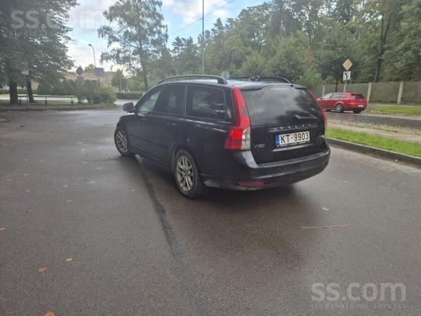 Volvo V50 2010 in Riga on AUTOMOTO.COM.LV Black Volvo V50 2010 in Riga, with an engine capacity of 1.60 L and mileage of 306 thousand km for 2550 €, photo 3 on AUTOMOTO.COM.LV