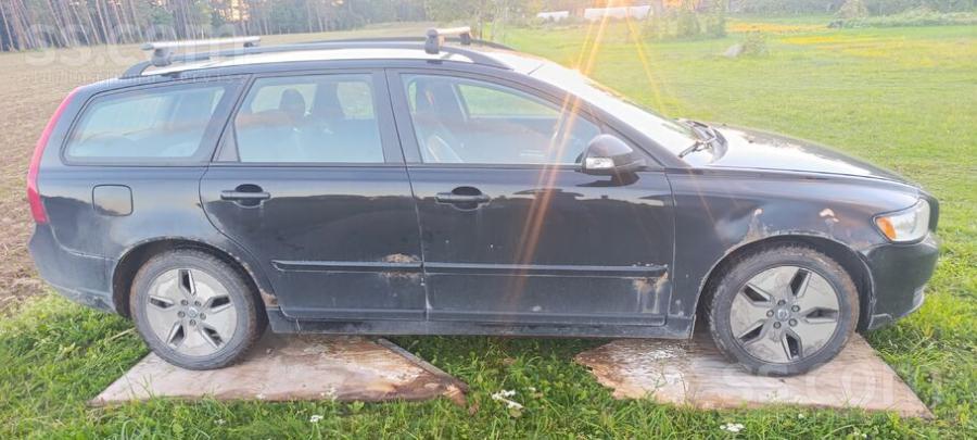 Black Volvo V50 2010 in Jelgava, with an engine capacity of 1.60 L and mileage of 400 thousand km for 600 €, photo 5 on AUTOMOTO.COM.LV