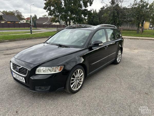 Melns Volvo V50 2010 Panevēža, ar dzinēja tilpumu 1.60 L un nobraukumu 340 tūkst. km par 2250 €, foto 3 vietnē AUTOMOTO.COM.LV