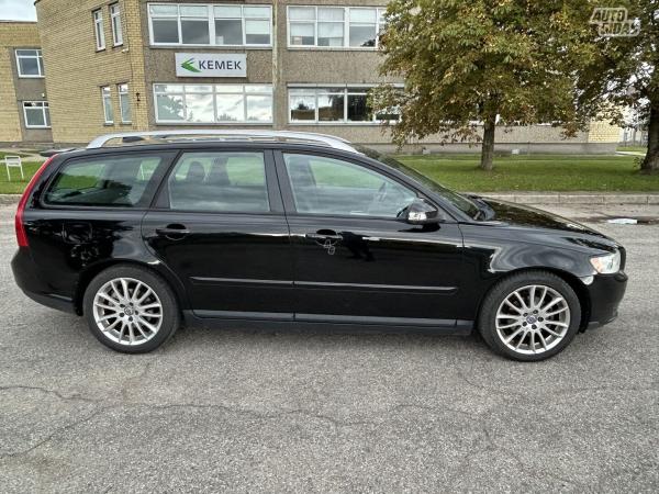 Melns Volvo V50 2010 Panevēža, ar dzinēja tilpumu 1.60 L un nobraukumu 340 tūkst. km par 2250 €, foto 5 vietnē AUTOMOTO.COM.LV
