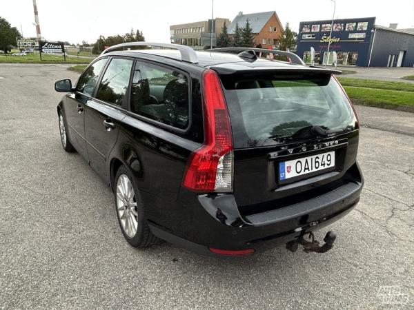 Melns Volvo V50 2010 Panevēža, ar dzinēja tilpumu 1.60 L un nobraukumu 340 tūkst. km par 2250 €, foto 8 vietnē AUTOMOTO.COM.LV