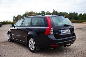 Black Volvo V50 2010 in Riga, with an engine capacity of 2.00 L and mileage of 283 thousand km for 3750 €, photo 4 on AUTOMOTO.COM.LV