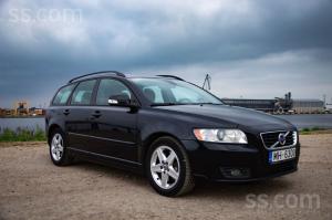 Black Volvo V50 2010 in Riga, with an engine capacity of 2.00 L and mileage of 283 thousand km for 3750 €, photo 6 on AUTOMOTO.COM.LV