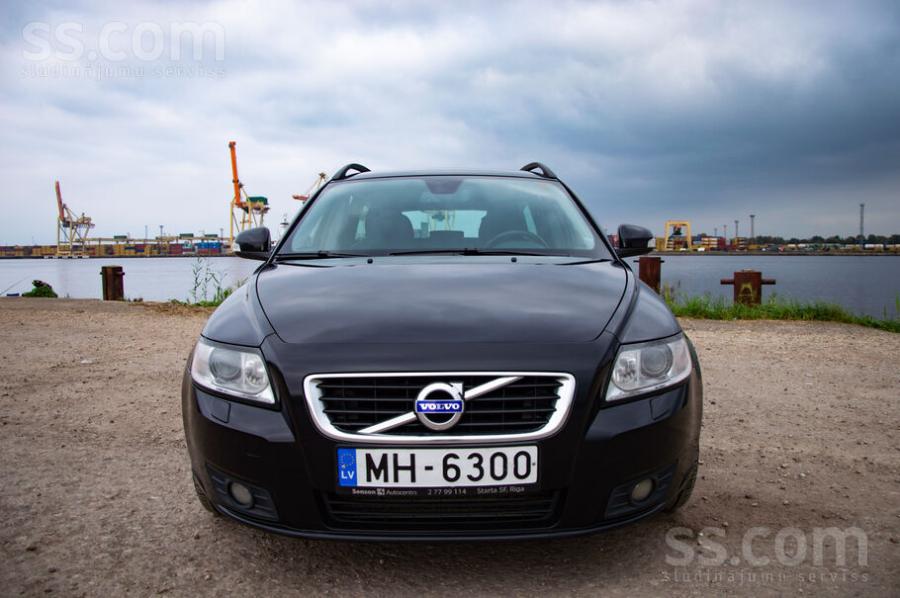Black Volvo V50 2010 in Riga, with an engine capacity of 2.00 L and mileage of 283 thousand km for 3750 €, photo 7 on AUTOMOTO.COM.LV