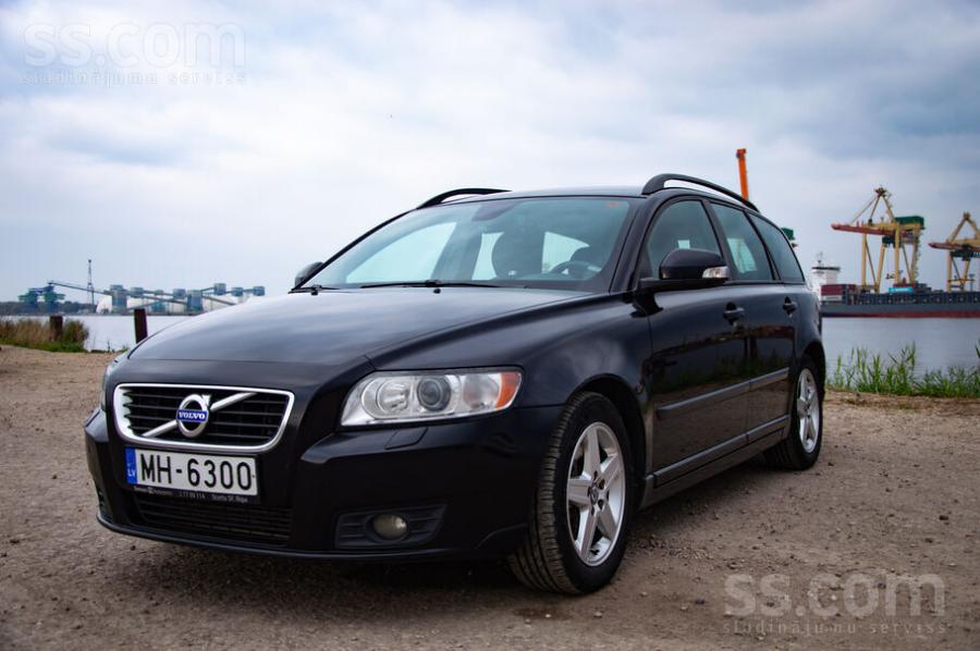 Black Volvo V50 2010 in Riga, with an engine capacity of 2.00 L and mileage of 283 thousand km for 3750 €, photo 8 on AUTOMOTO.COM.LV