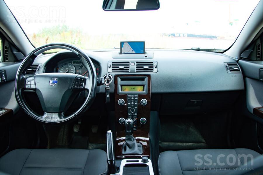 Black Volvo V50 2010 in Riga, with an engine capacity of 2.00 L and mileage of 283 thousand km for 3750 €, photo 11 on AUTOMOTO.COM.LV