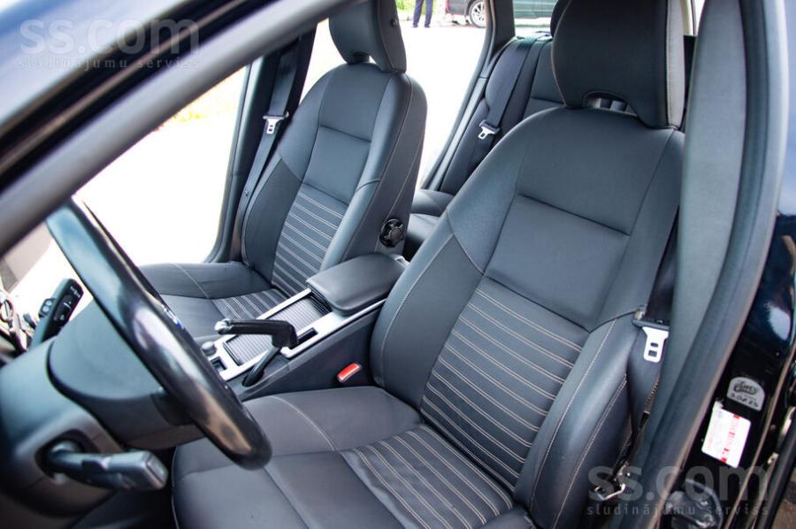 Black Volvo V50 2010 in Riga, with an engine capacity of 2.00 L and mileage of 283 thousand km for 3750 €, photo 12 on AUTOMOTO.COM.LV