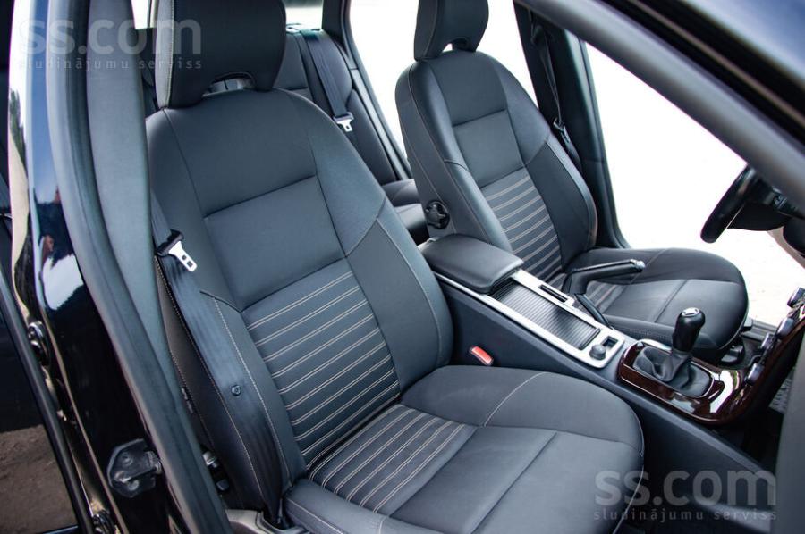 Black Volvo V50 2010 in Riga, with an engine capacity of 2.00 L and mileage of 283 thousand km for 3750 €, photo 14 on AUTOMOTO.COM.LV