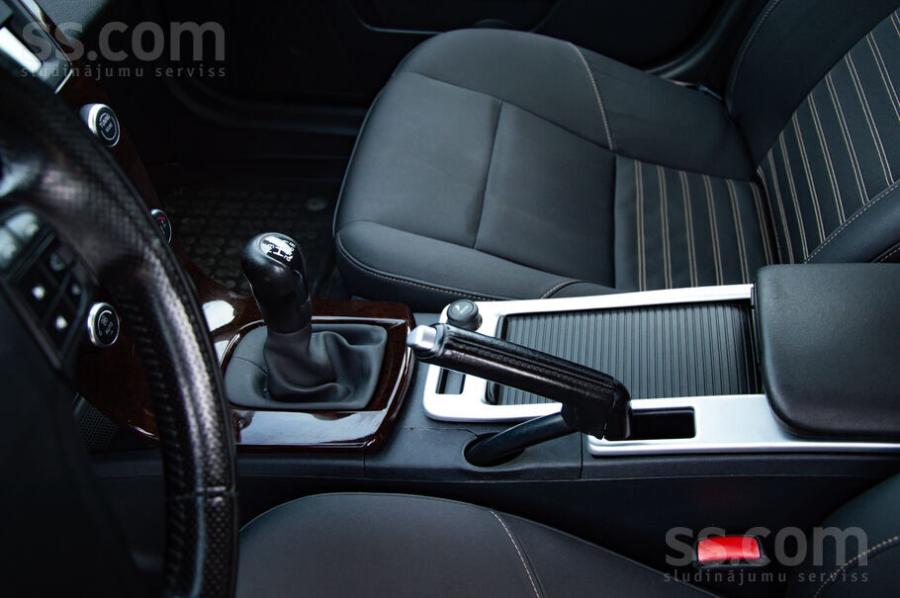 Black Volvo V50 2010 in Riga, with an engine capacity of 2.00 L and mileage of 283 thousand km for 3750 €, photo 15 on AUTOMOTO.COM.LV