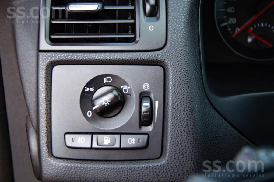 Black Volvo V50 2010 in Riga, with an engine capacity of 2.00 L and mileage of 283 thousand km for 3750 €, photo 17 on AUTOMOTO.COM.LV