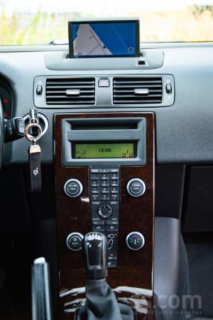 Black Volvo V50 2010 in Riga, with an engine capacity of 2.00 L and mileage of 283 thousand km for 3750 €, photo 19 on AUTOMOTO.COM.LV