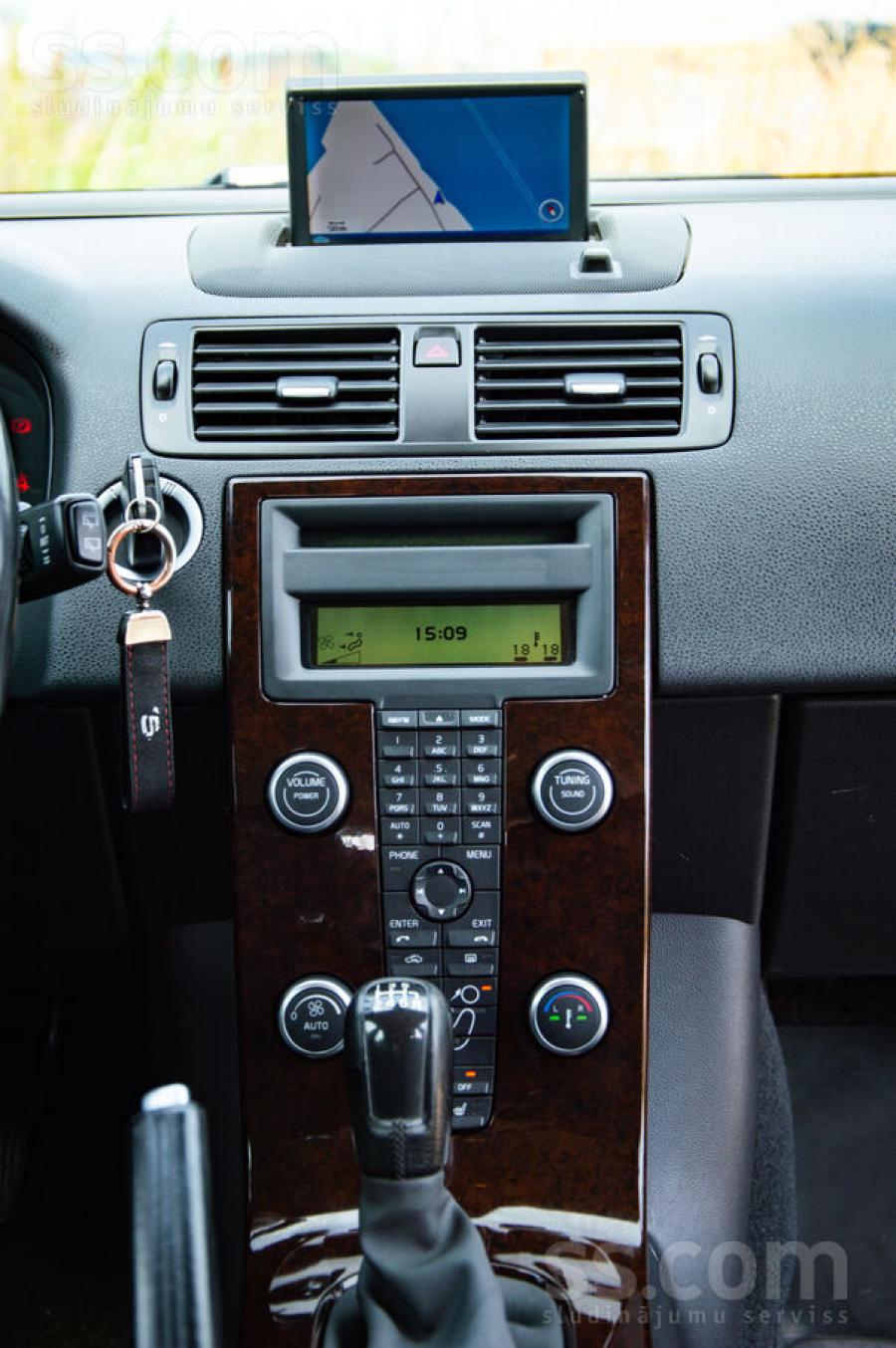 Black Volvo V50 2010 in Riga, with an engine capacity of 2.00 L and mileage of 283 thousand km for 3750 €, photo 19 on AUTOMOTO.COM.LV