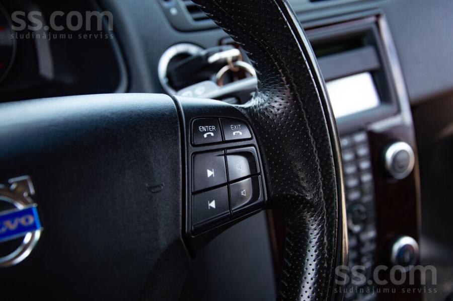 Black Volvo V50 2010 in Riga, with an engine capacity of 2.00 L and mileage of 283 thousand km for 3750 €, photo 21 on AUTOMOTO.COM.LV
