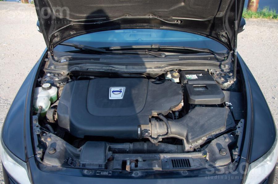 Black Volvo V50 2010 in Riga, with an engine capacity of 2.00 L and mileage of 283 thousand km for 3750 €, photo 24 on AUTOMOTO.COM.LV