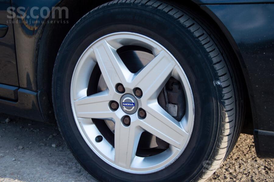 Black Volvo V50 2010 in Riga, with an engine capacity of 2.00 L and mileage of 283 thousand km for 3750 €, photo 26 on AUTOMOTO.COM.LV