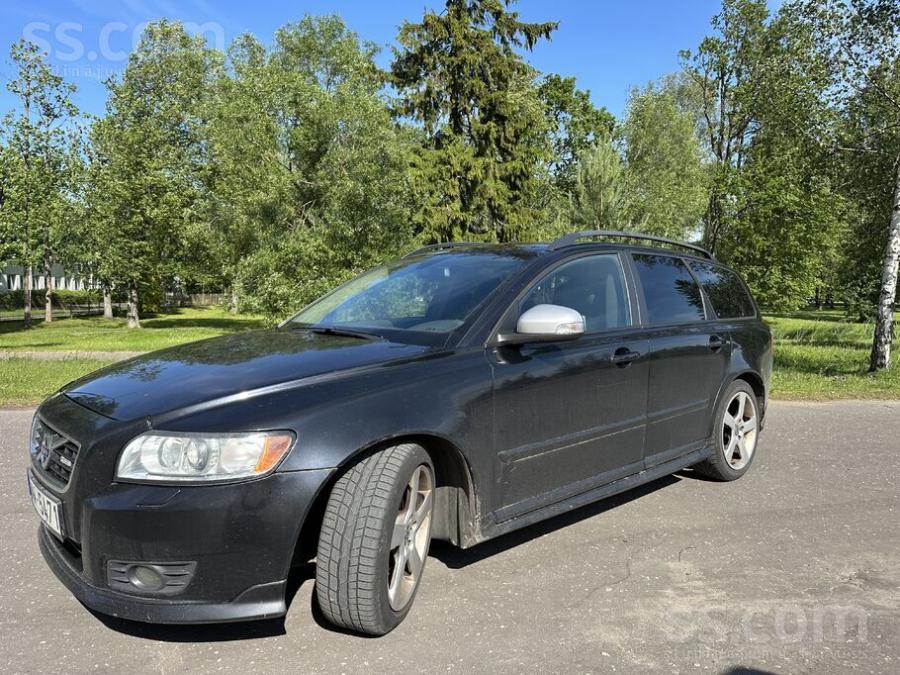 Black Volvo V50 2011 in Riga, with an engine capacity of 1.60 L and mileage of 271 thousand km for 4200 €, photo 2 on AUTOMOTO.COM.LV