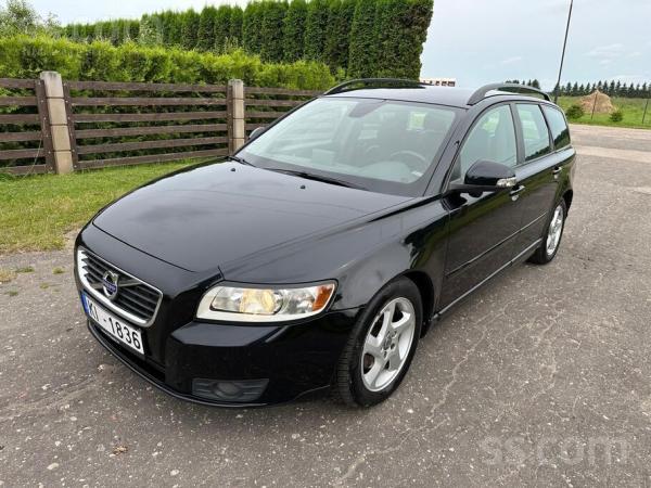 Black Volvo V50 2011 in Riga, with an engine capacity of 1.60 L and mileage of 212 thousand km for 4200 €, photo 2 on AUTOMOTO.COM.LV
