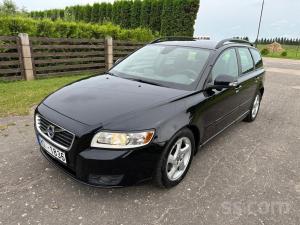 Black Volvo V50 2011 in Riga, with an engine capacity of 1.60 L and mileage of 212 thousand km for 4200 €, photo 3 on AUTOMOTO.COM.LV