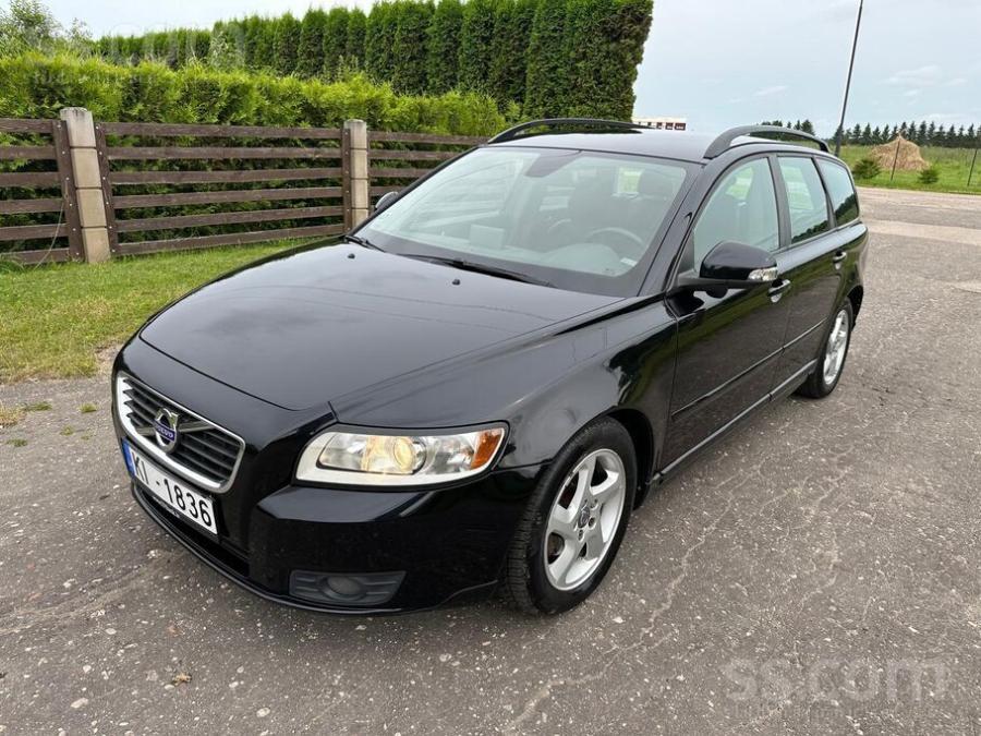 Black Volvo V50 2011 in Riga, with an engine capacity of 1.60 L and mileage of 212 thousand km for 4200 €, photo 3 on AUTOMOTO.COM.LV