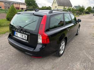 Black Volvo V50 2011 in Riga, with an engine capacity of 1.60 L and mileage of 212 thousand km for 4200 €, photo 4 on AUTOMOTO.COM.LV