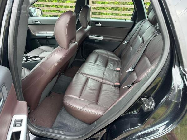 Black Volvo V50 2011 in Riga, with an engine capacity of 1.60 L and mileage of 212 thousand km for 4200 €, photo 6 on AUTOMOTO.COM.LV