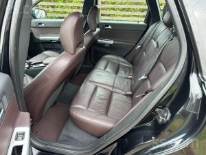 Black Volvo V50 2011 in Riga, with an engine capacity of 1.60 L and mileage of 212 thousand km for 4200 €, photo 7 on AUTOMOTO.COM.LV