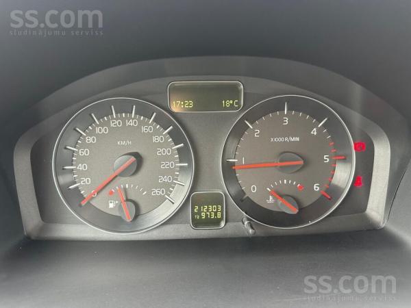 Black Volvo V50 2011 in Riga, with an engine capacity of 1.60 L and mileage of 212 thousand km for 4200 €, photo 7 on AUTOMOTO.COM.LV