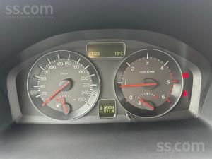 Black Volvo V50 2011 in Riga, with an engine capacity of 1.60 L and mileage of 212 thousand km for 4200 €, photo 8 on AUTOMOTO.COM.LV