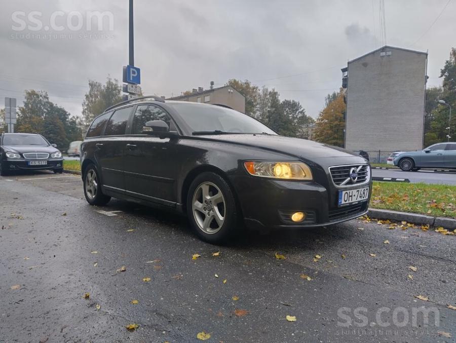Melns Volvo V50 2011 Rīga, ar dzinēja tilpumu 1.60 L un nobraukumu 359 tūkst. km par 4299 €, foto 3 vietnē AUTOMOTO.COM.LV
