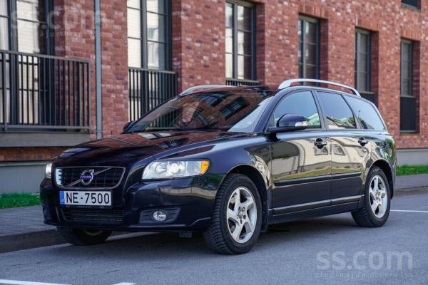 Melns Volvo V50 2011 Rīga, ar dzinēja tilpumu 1.60 L un nobraukumu 302 tūkst. km par 4200 €, foto 4 vietnē AUTOMOTO.COM.LV